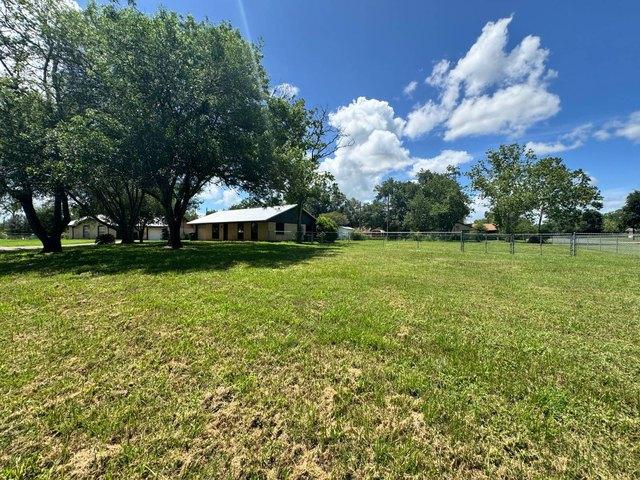 311 Edna Cir, Yorktown, TX 78164