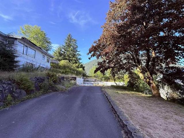 311 Erler St, Sitka, AK 99835