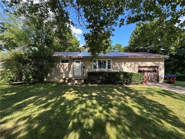 311 Hoon Ave, Farrell, PA 16121