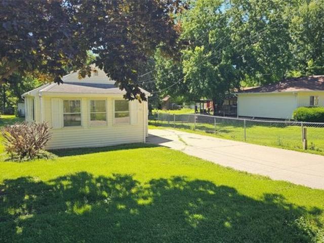 311 Hatch St, Newton, IA 50208