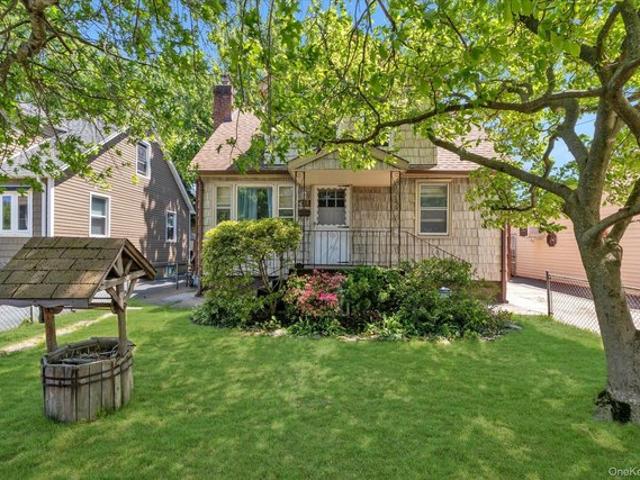 311 Hunnewell Ave, Elmont, NY 11003