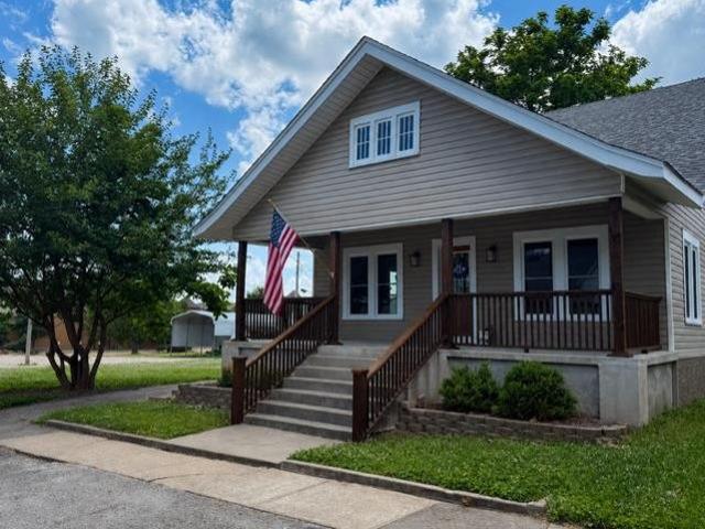 311 Jackson St, Macon, MO 63552