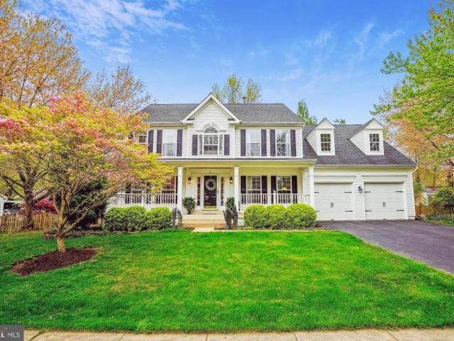 311 Oakcrest Manor Dr NE, Leesburg, VA 20176