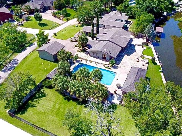 311 Oleander Dr