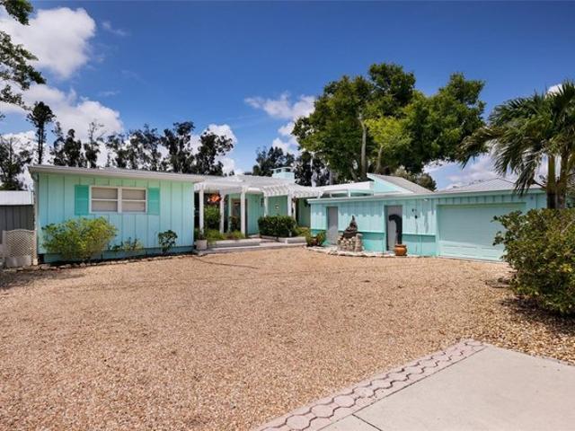 311 Magellan Dr, Sarasota, FL 34243