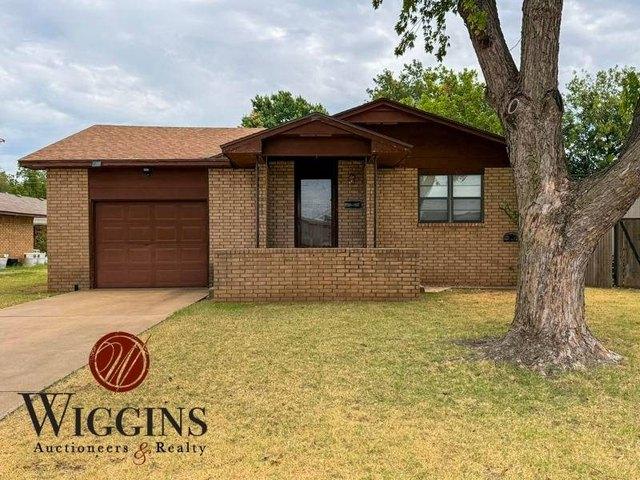 311 N Cherokee Ave, Hennessey, OK 73742