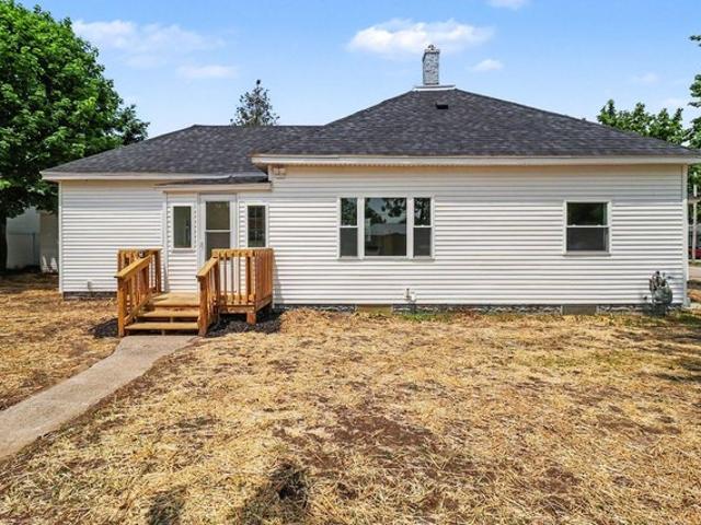 311 N Lavinia St, Ludington, MI 49431