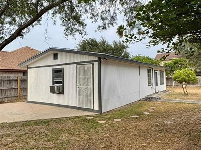 311 S 8th St, Hidalgo, TX 78557