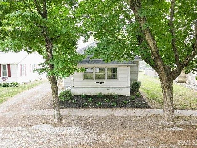 311 S Main St, Idaville, IN 47950