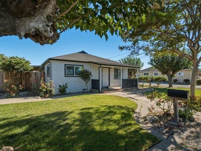 311 Santa Ana Rd, Hollister, CA 95023
