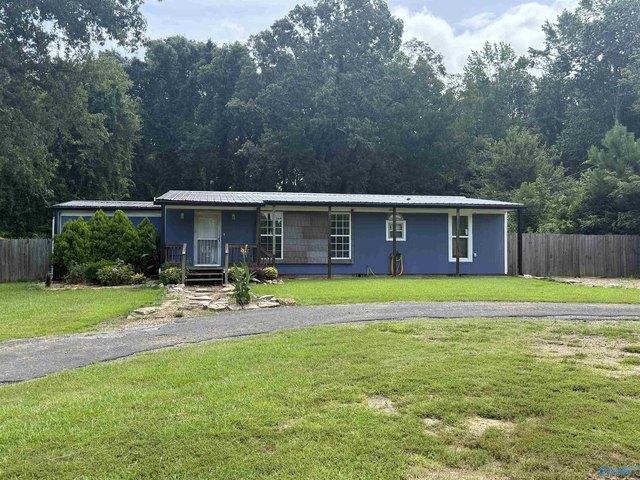 311 Stinson St, Centre, AL 35960
