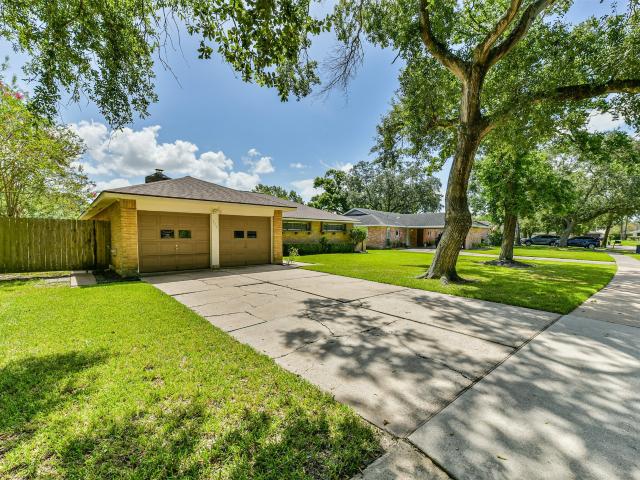 311 Stonehenge Lane