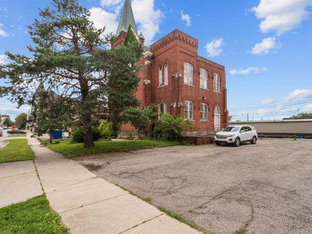 311 W Walnut Street
