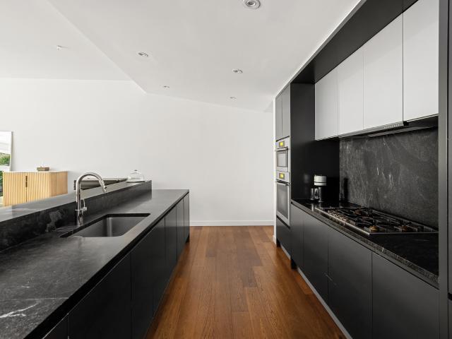 311 w broadway th4