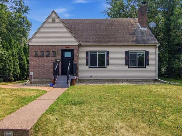 311 W Spruce St, Chippewa Falls, WI 54729