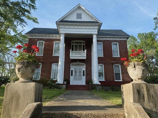 311 Wood St, Water Valley, MS 38965