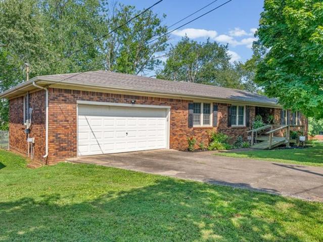 311 Tremont Dr, Hopkinsville, KY 42240