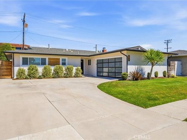 3124 Trinity Dr, Costa Mesa, CA 92626