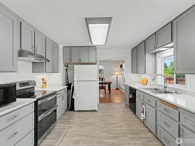 3125 Oas Drive W