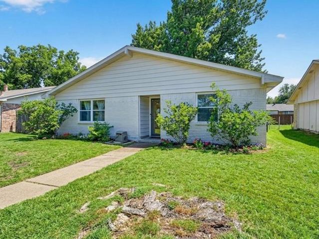 3125 Rainbow Dr, Grand Prairie, TX 75052