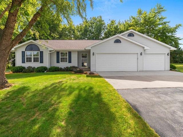 3125 Woodland Reserve Ln, Green Bay, WI 54313