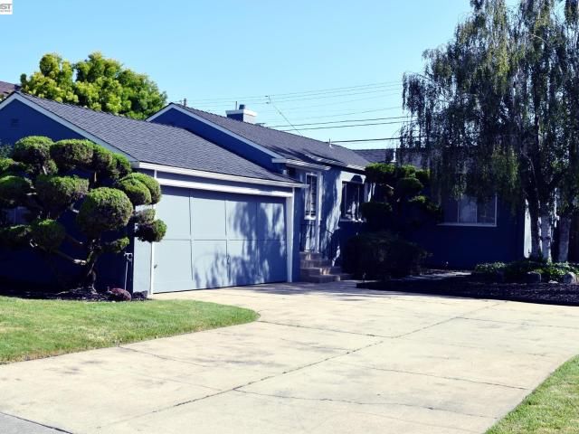 3125,3129,3131 Fernside Blvd