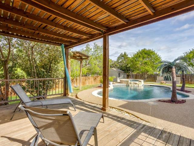 3127 Meandering Way