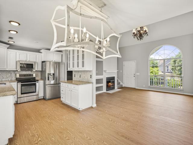 3127 Creekview Ln