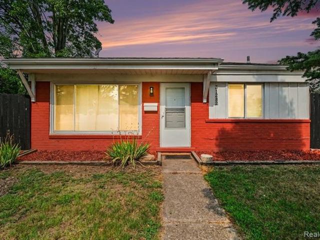 31282 Fernwood St, Westland, MI 48186