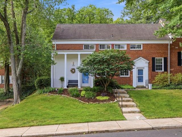 3128 Martha Custis Dr, Alexandria, VA 22302