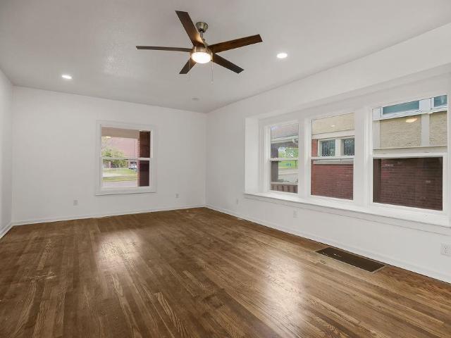3128 SW Summit Trafficway