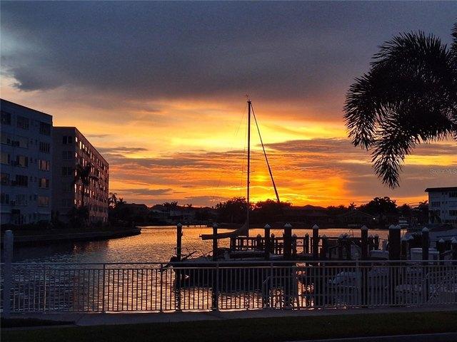 3128 59th St S Apt 115, Gulfport, FL 33707