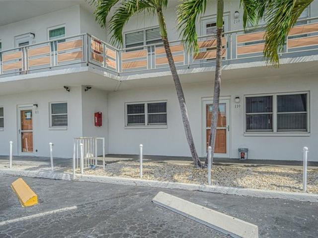 3128 59th St S Apt 110, Gulfport, FL 33707