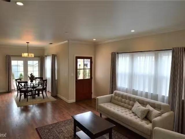 31201650 429 W Lime Ave