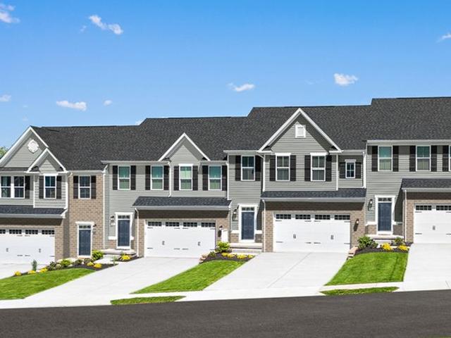 31205 Blooming Ln, Olmsted Falls, OH 44138