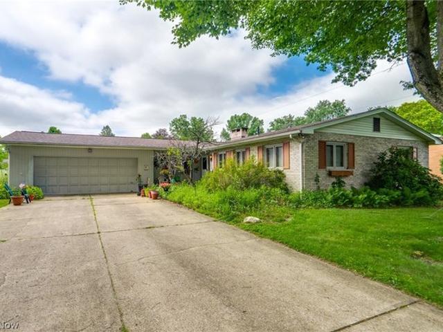 3120 Bambi St NW, Canton, OH 44709