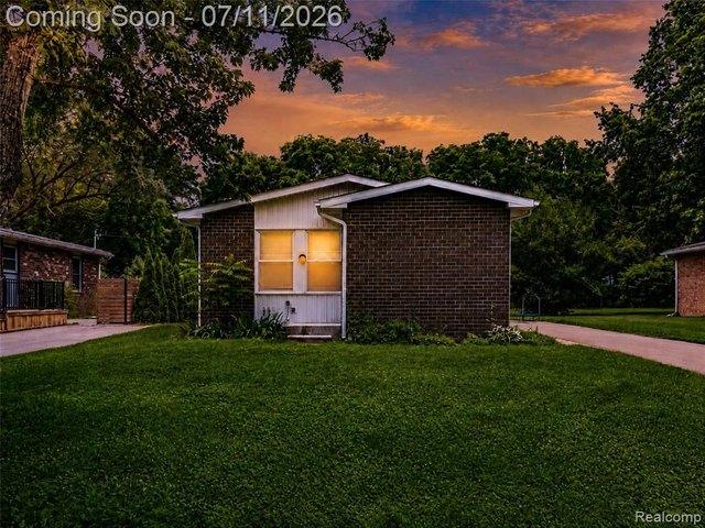 3120 LA Salle Dr, Ann Arbor, MI 48108