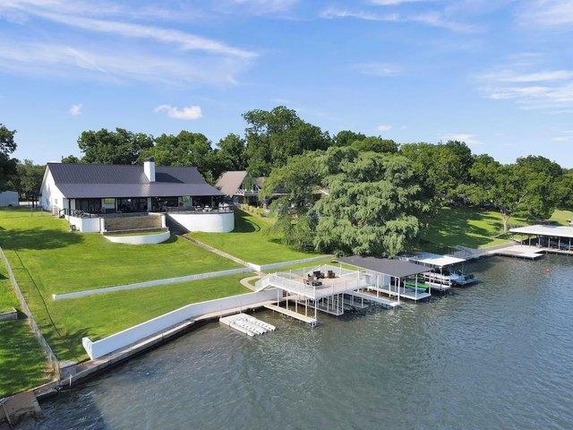 3120 River Oaks Dr, Kingsland, TX 78639