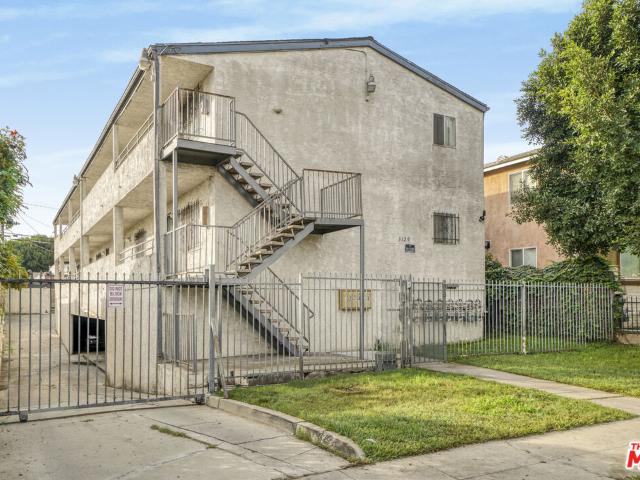 3120 W 71st St, Los Angeles, CA 90043 | MLS #26643 | Compass