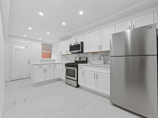 3121 Mickle Ave, Bronx, NY 10469
