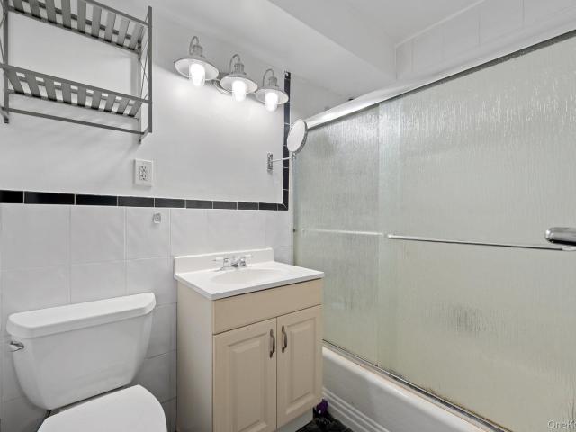 3121 Middletown Road 8A