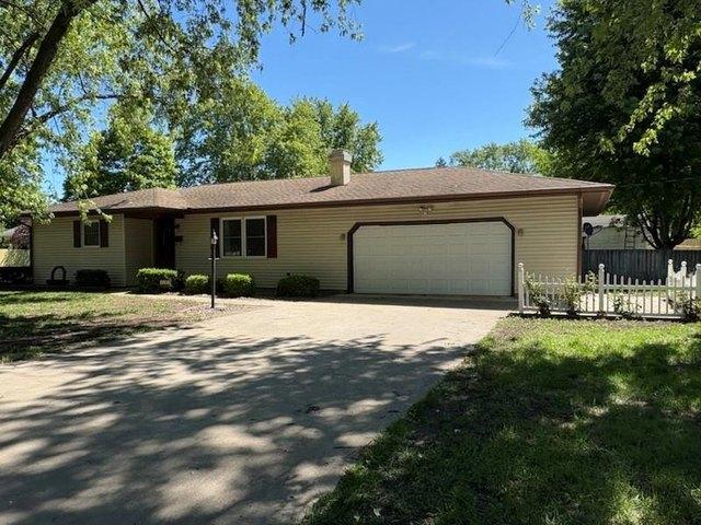 3121 Champaign Ave, Mattoon, IL 61938