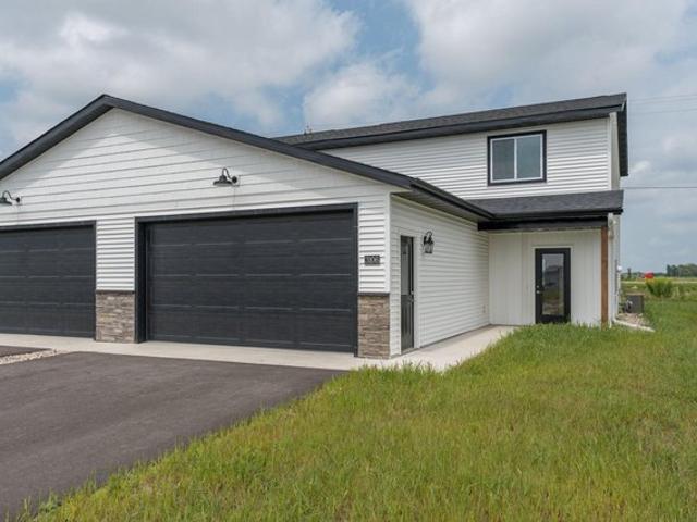 3121 Scotch Ln, Mankato, MN 56001