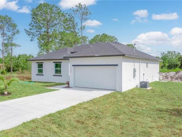 3121 71st St W, Lehigh Acres, FL 33971