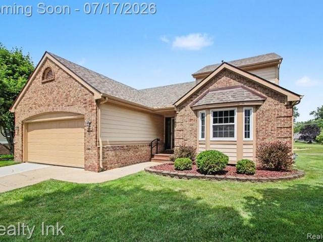 31223 Barrington Dr, Novi, MI 48377