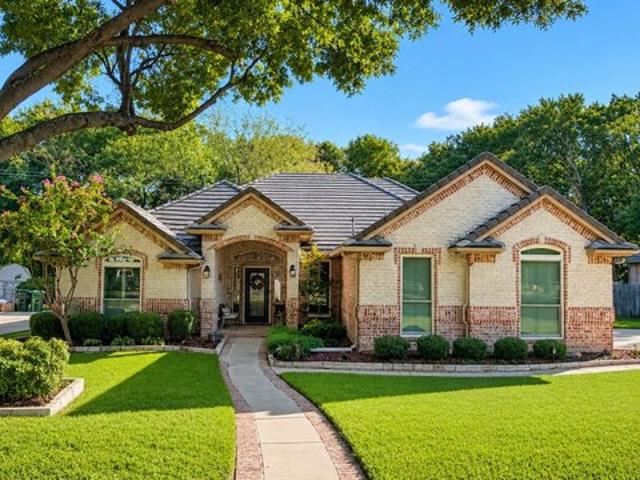 3122 Oakview Dr, Hurst, TX 76054
