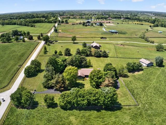 3122 Georgetown Rd, Paris, KY 40361