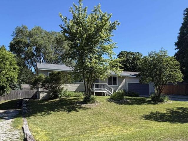 3122 Horseshoe Dr, Traverse City, MI 49684