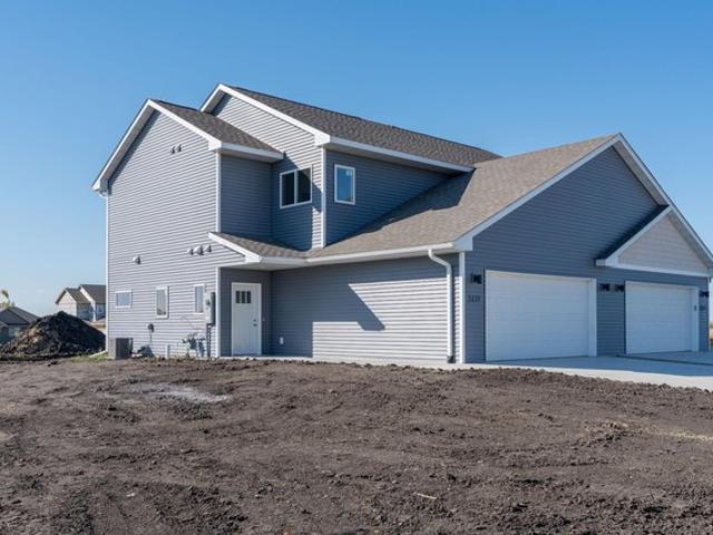 3123 Noble Dr, Mankato, MN 56001