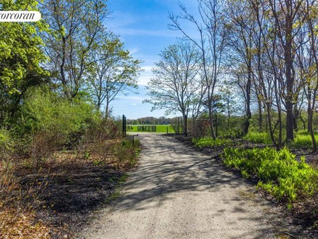 3123 and 3595 Skunk Ln, Cutchogue, NY 11935